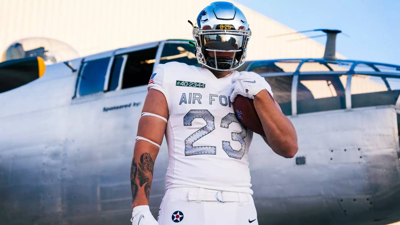 El equipo de Football Americano de la Fuerza Aérea (Falcons) rendirá ...